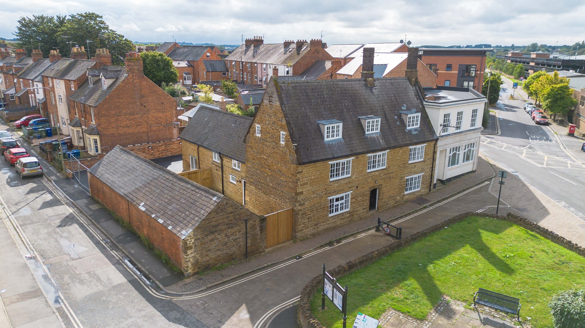 4 Bed End Of Terrace House For Sale In Causeway Banbury Ox16 Ref