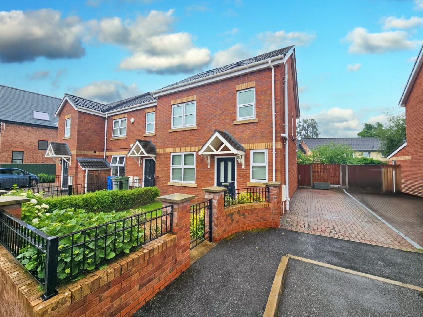 4 bed end of terrace house to rent in Albanvale Close, Bowdon, Altrincham (ref: 585807) | Watersons