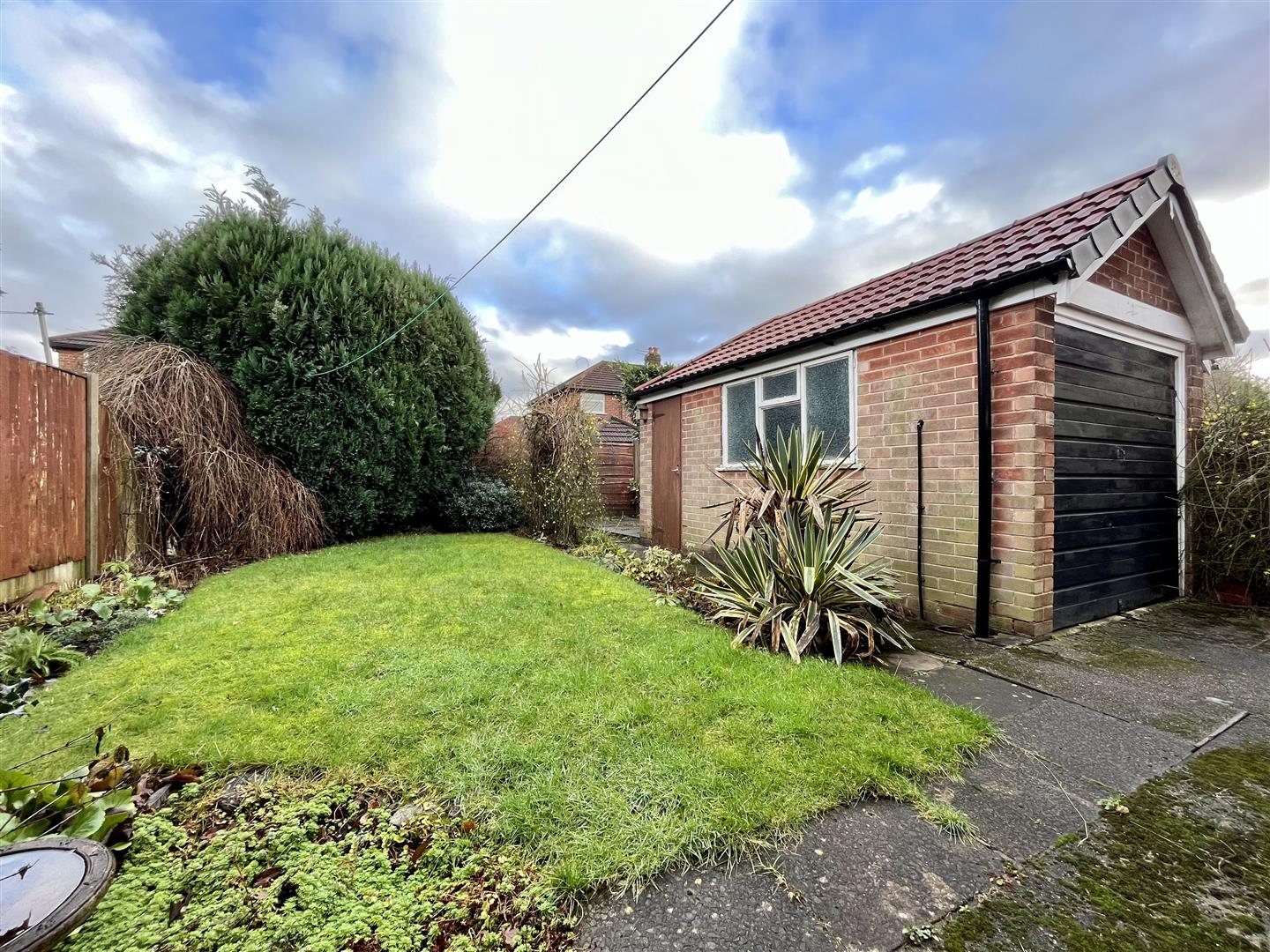 3 Bed Semi Detached House To Rent In Wenlock Road Sale Ref 562092