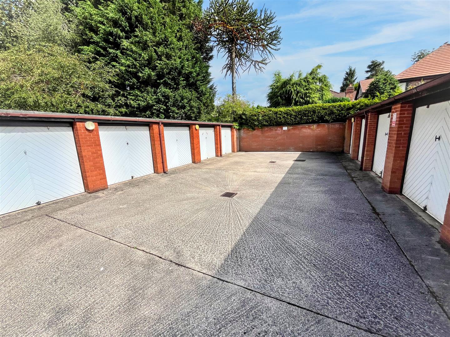 2 bed apartment for sale in Woodbourne Road, Sale (ref: 662876) | Watersons