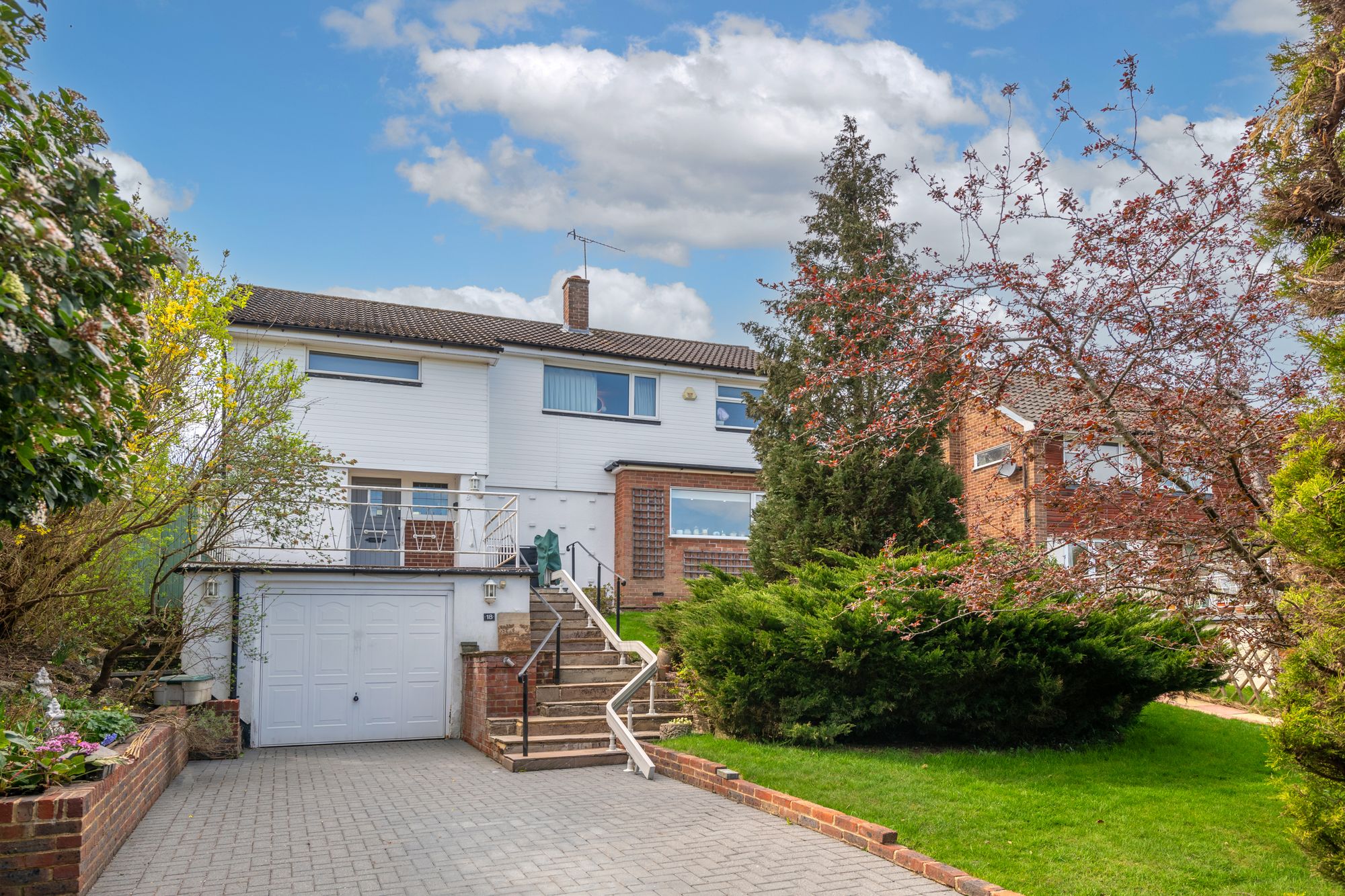 Properties for sale in Reigate | Halliwell Marks