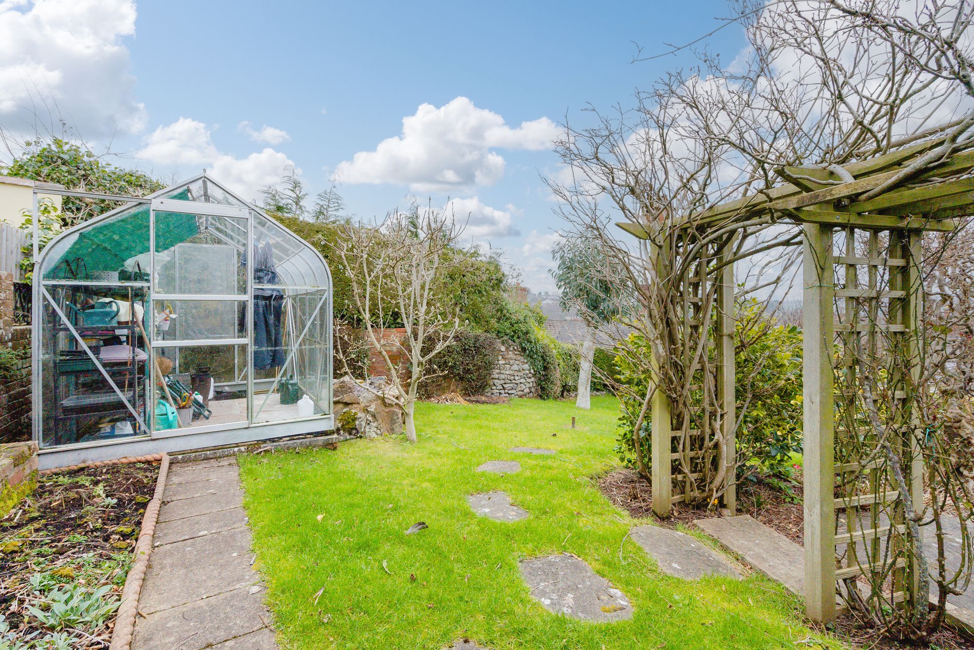 2 bed detached bungalow for sale in Barnfield, Crediton, EX17 (ref ...