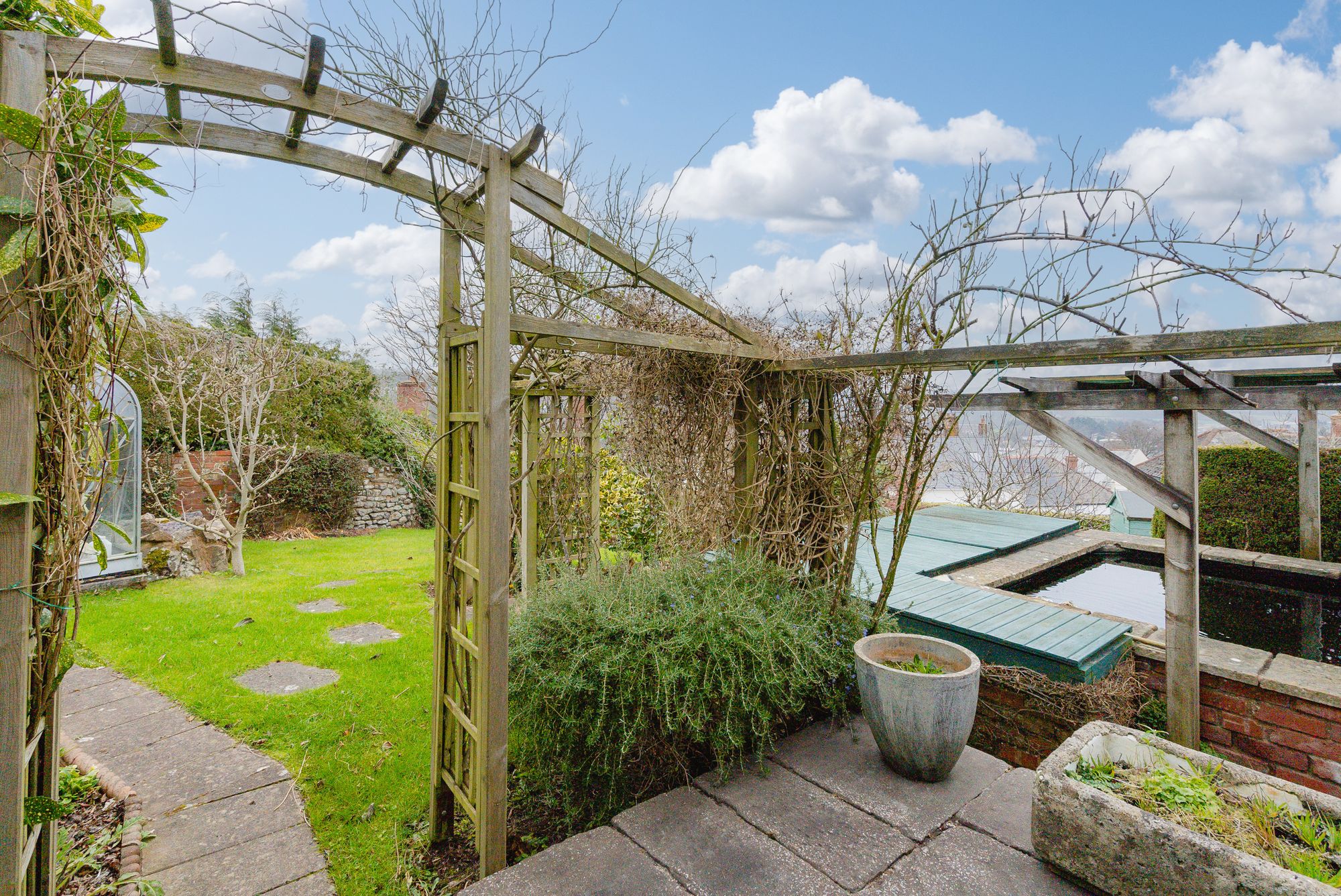 2 bed detached bungalow for sale in Barnfield, Crediton, EX17 (ref ...