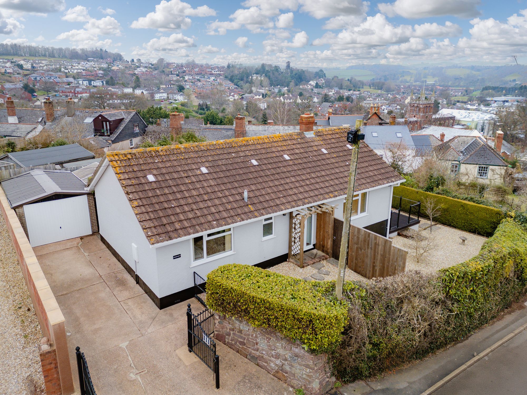 2 bed detached bungalow for sale in Barnfield, Crediton, EX17 (ref ...