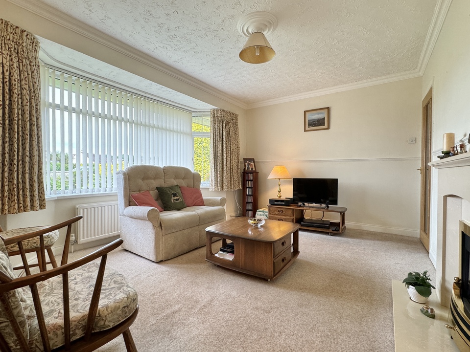 3 Bed Detached Bungalow For Sale In Templers Way Kingsteignton Tq12