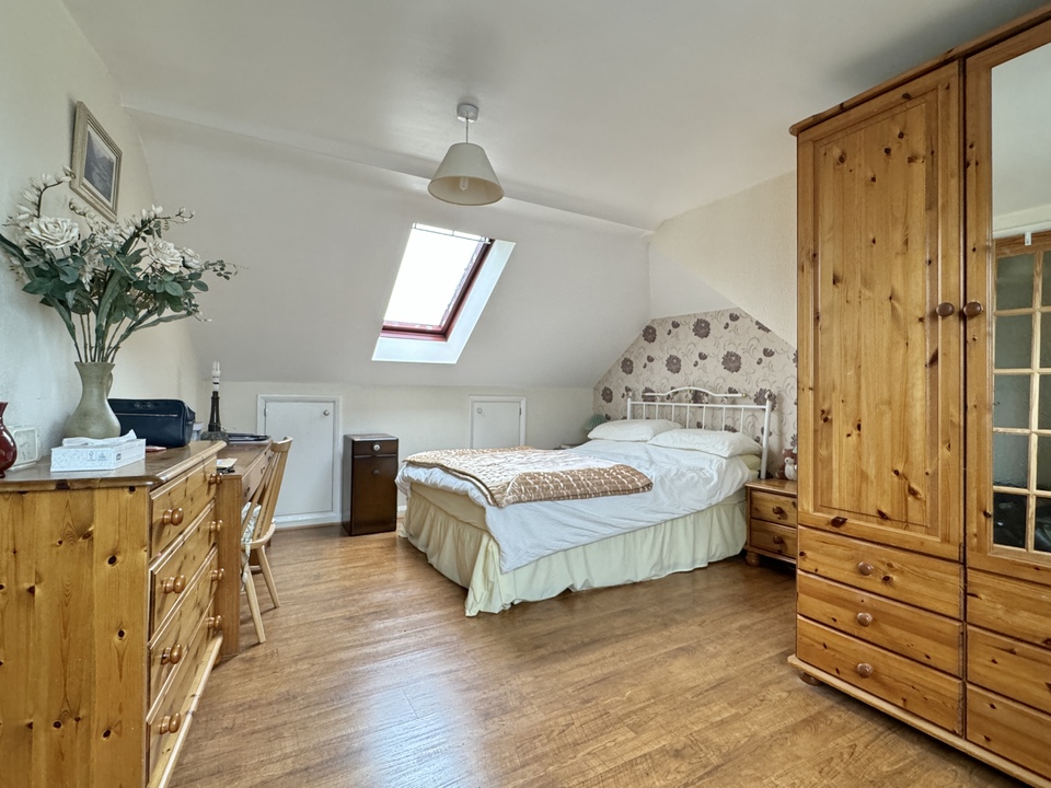 3 Bed Detached Bungalow For Sale In Templers Way Kingsteignton Tq12