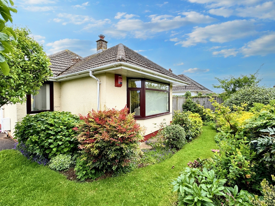3 Bed Detached Bungalow For Sale In Templers Way Kingsteignton Tq12
