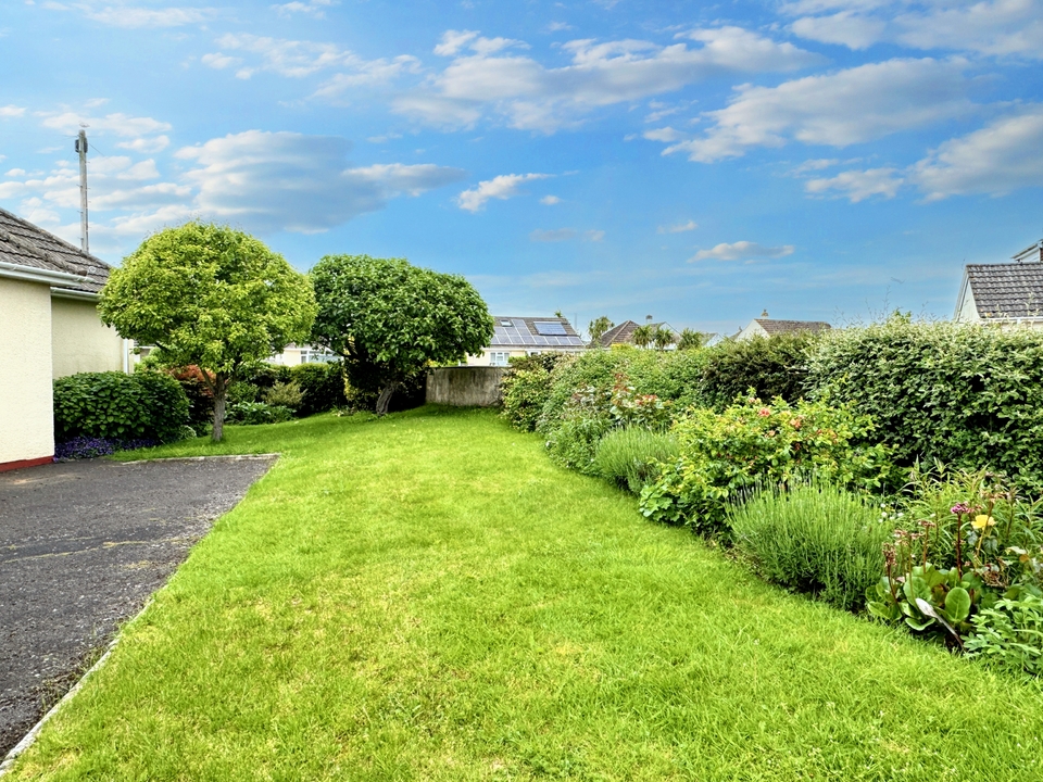 3 Bed Detached Bungalow For Sale In Templers Way Kingsteignton Tq12