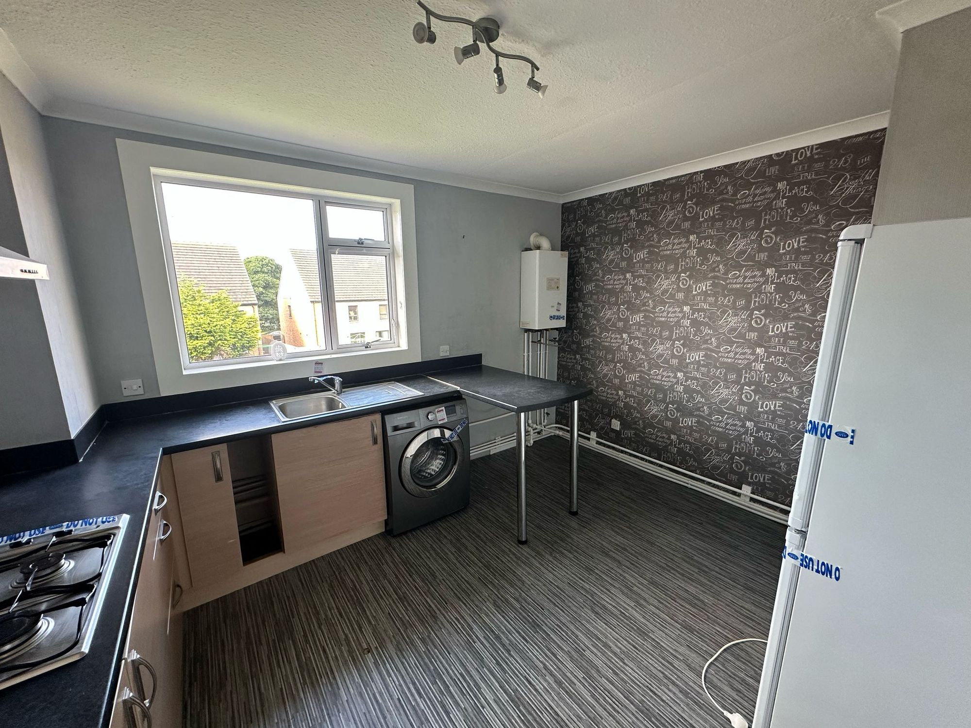 Flat for sale in Finavon Place, Dundee, DD4 (ref: 9176ee42-8d3b-49fb ...