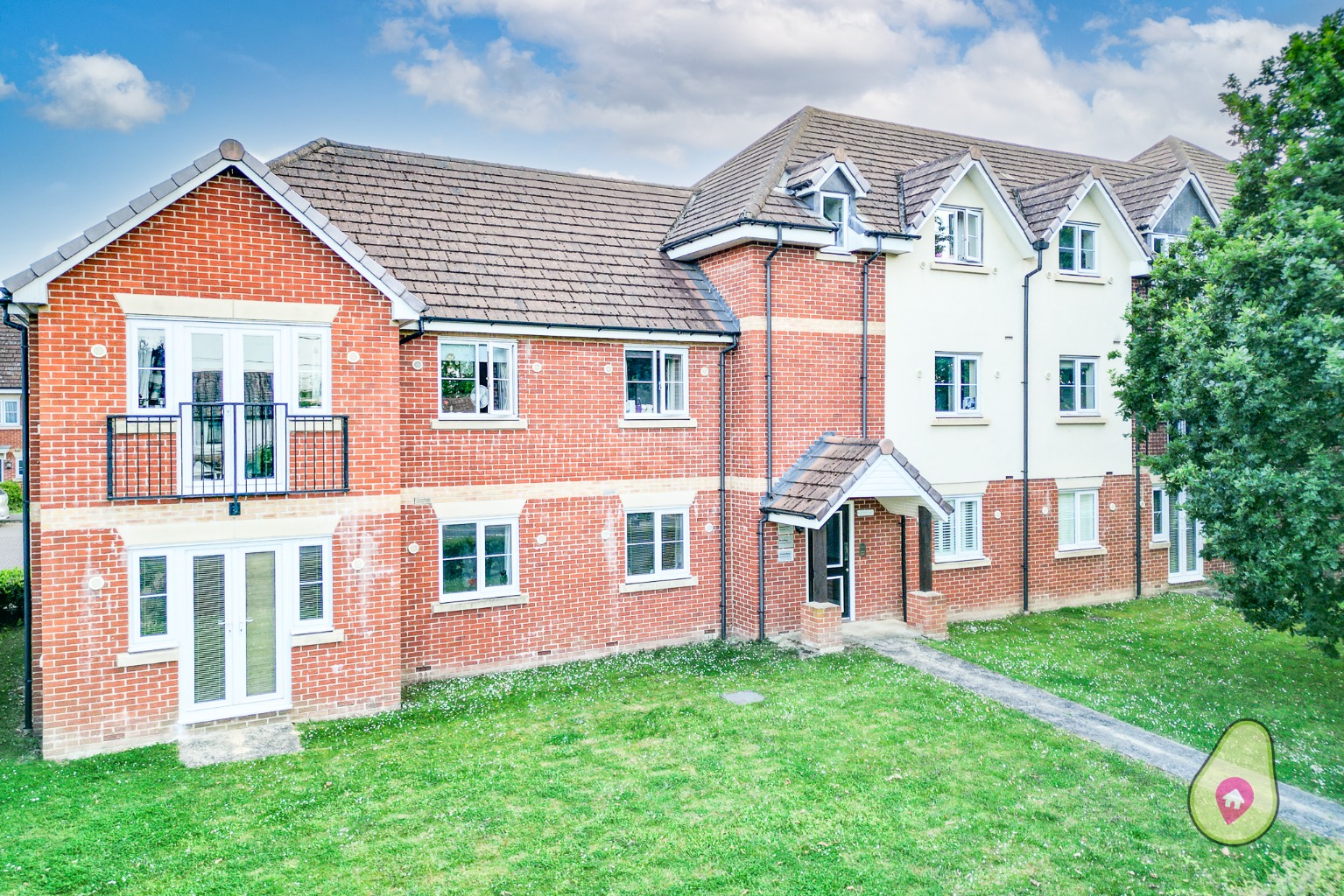 2 Bed Flat For Sale In Wokingham Ref 591777