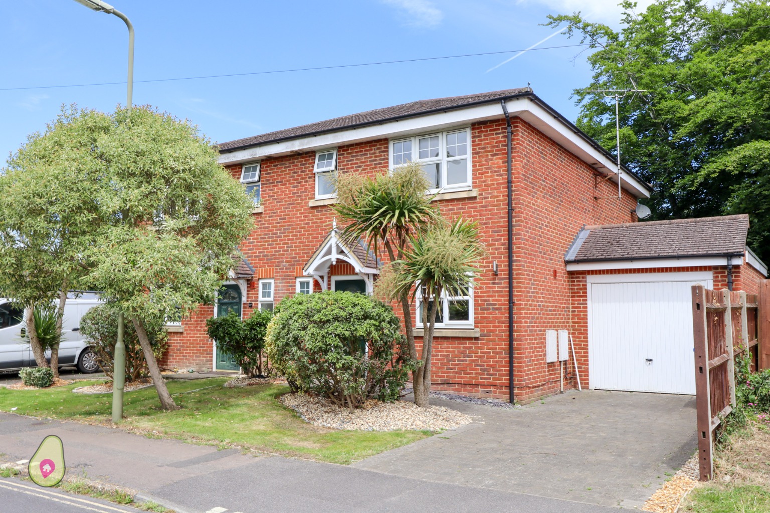 3 Bed Semi Detached House For Sale In Farnborough Ref 594164