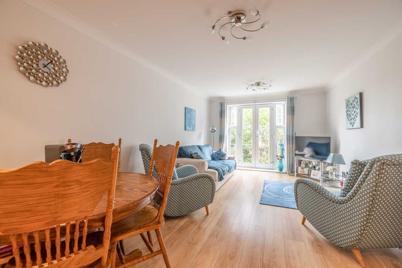 2 bed flat for sale in Datchet Road, Datchet, SL3 (ref: 596720)