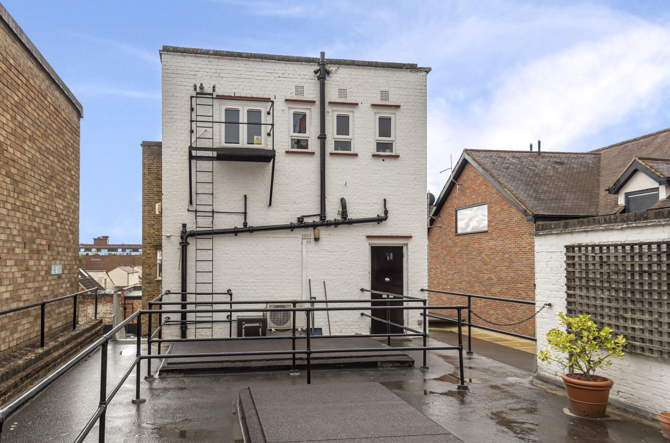 Properties for sale in Gerrards Cross with Oakwood Estates | Oakwood ...