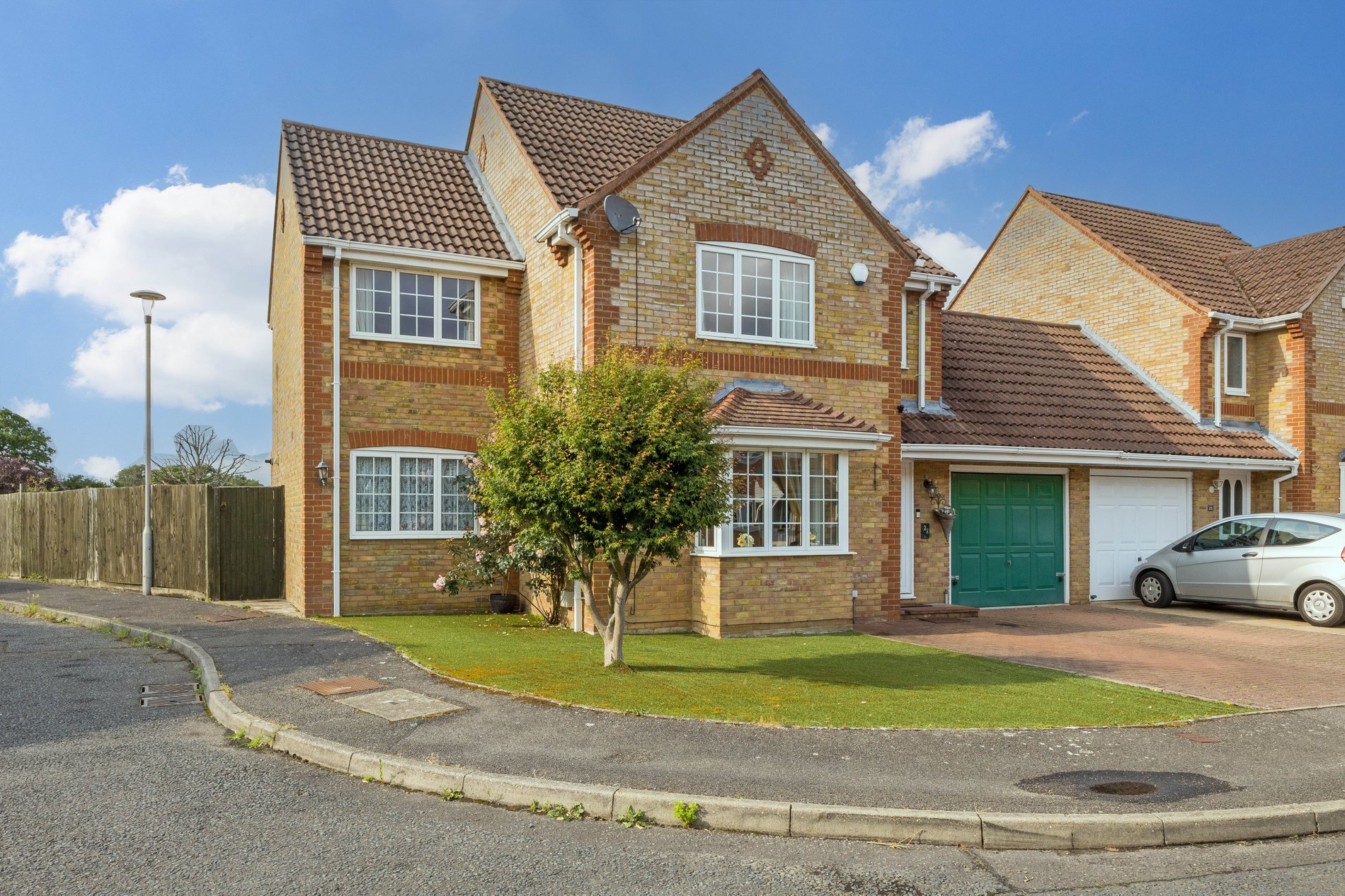 4 bed link detached house for sale in Martindale, Iver Heath, SL0 (ref ...