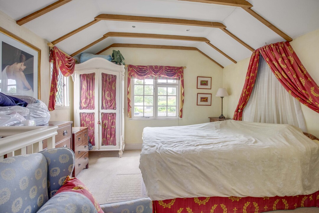 4 Bed Detached Bungalow For Sale In Elm Lane Bourne End Sl8 5pg Ref